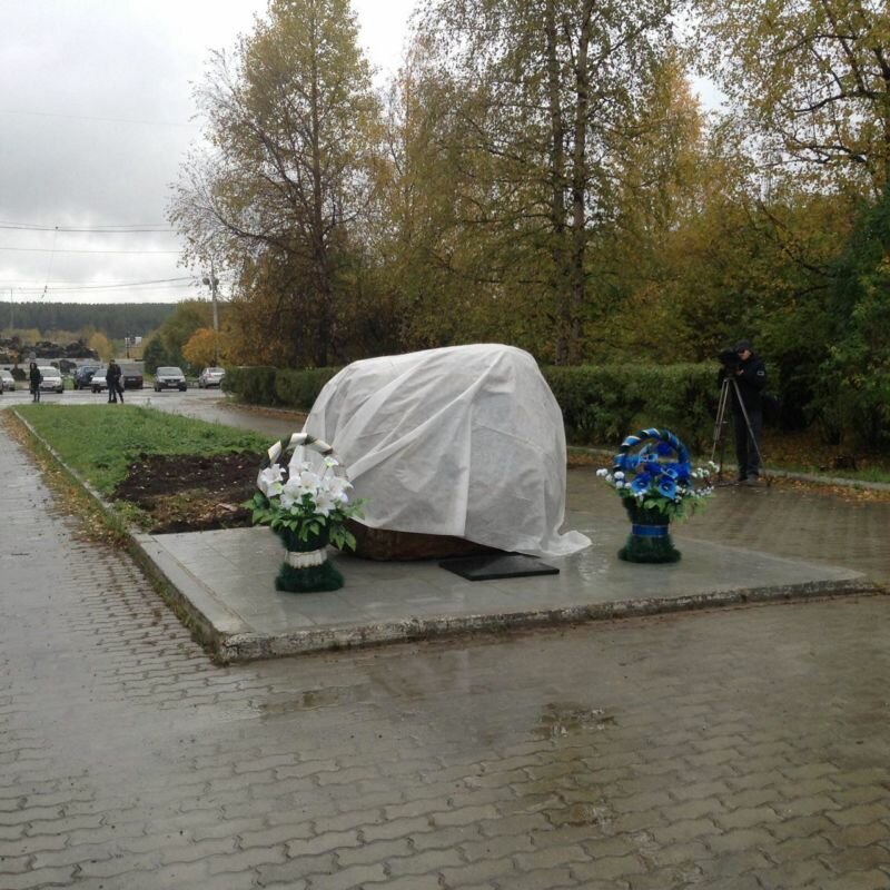 Anıt, heykel Ликвидаторам аварии на Чернобыльской АЭС, Krasnoturyinsk, foto