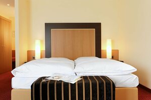 Ringhotel Waldschlösschen (Schleswig-Holstein, Schleswig-Flensburg, Kolonnenweg, 152), otel  Schleswig‑Holstein'den