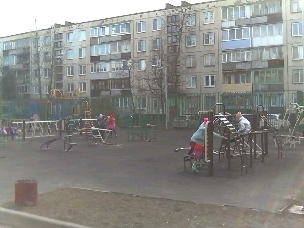 Spor alanı Спортивная площадка школы № 305, Saint‑Petersburg, foto