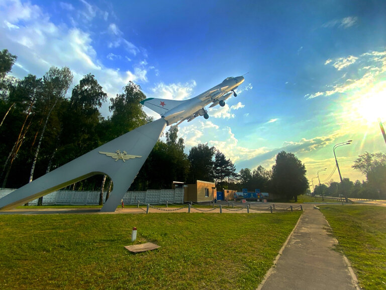 Teknoloji anıtı Истребитель Су-7Б, Şçolkovo, foto