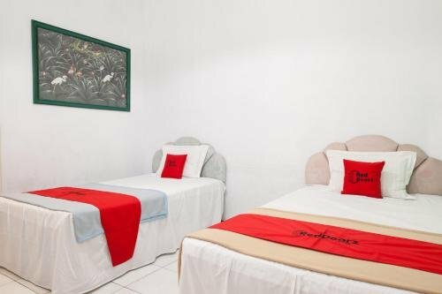 Otel RedDoorz Plus near Jawa Timur Park 1, , foto