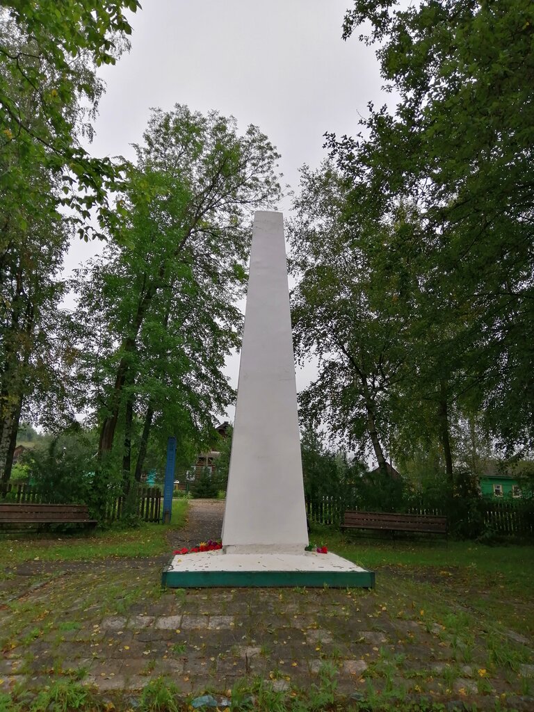 Anıt, heykel Погибшим землякам в годы Великой Отечественной войны, Kostromskaya oblastı, foto