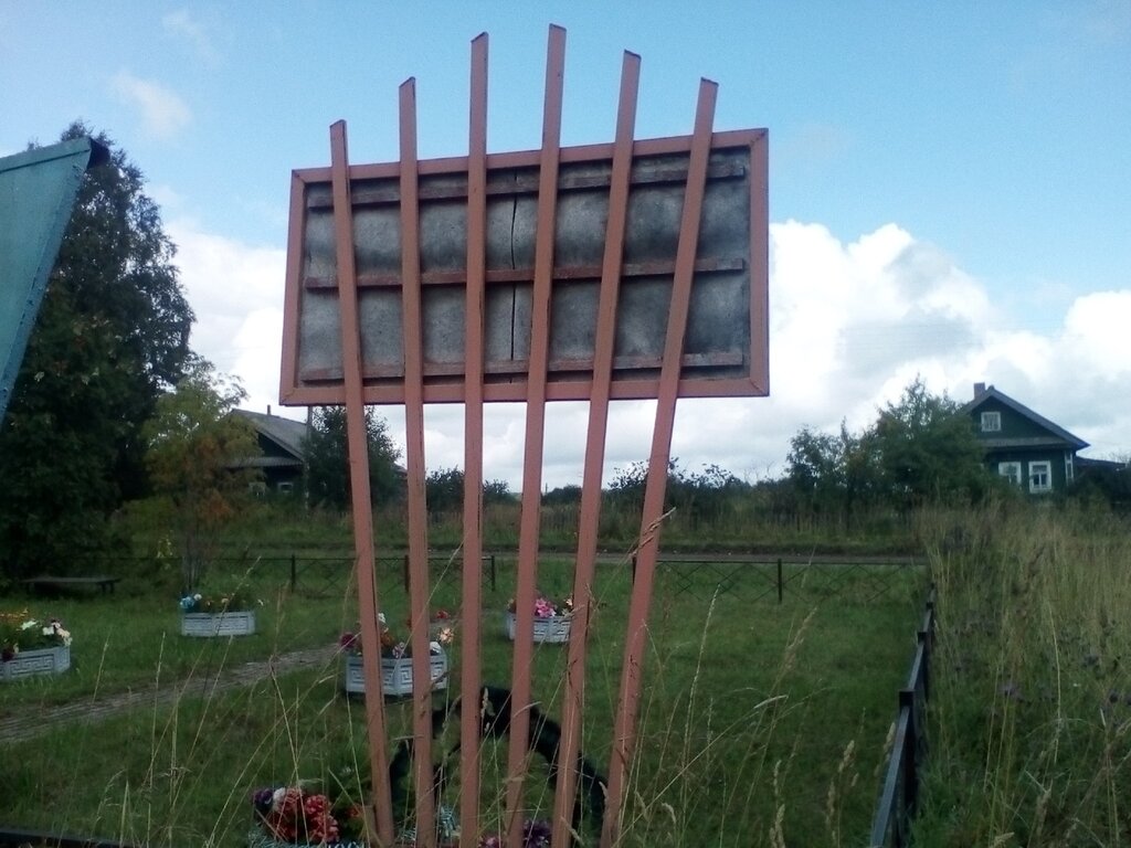 Anıt levhası, anıt taş Герою Советского Союза Василию Николаевичу Иванову, Vologodskaya oblastı, foto