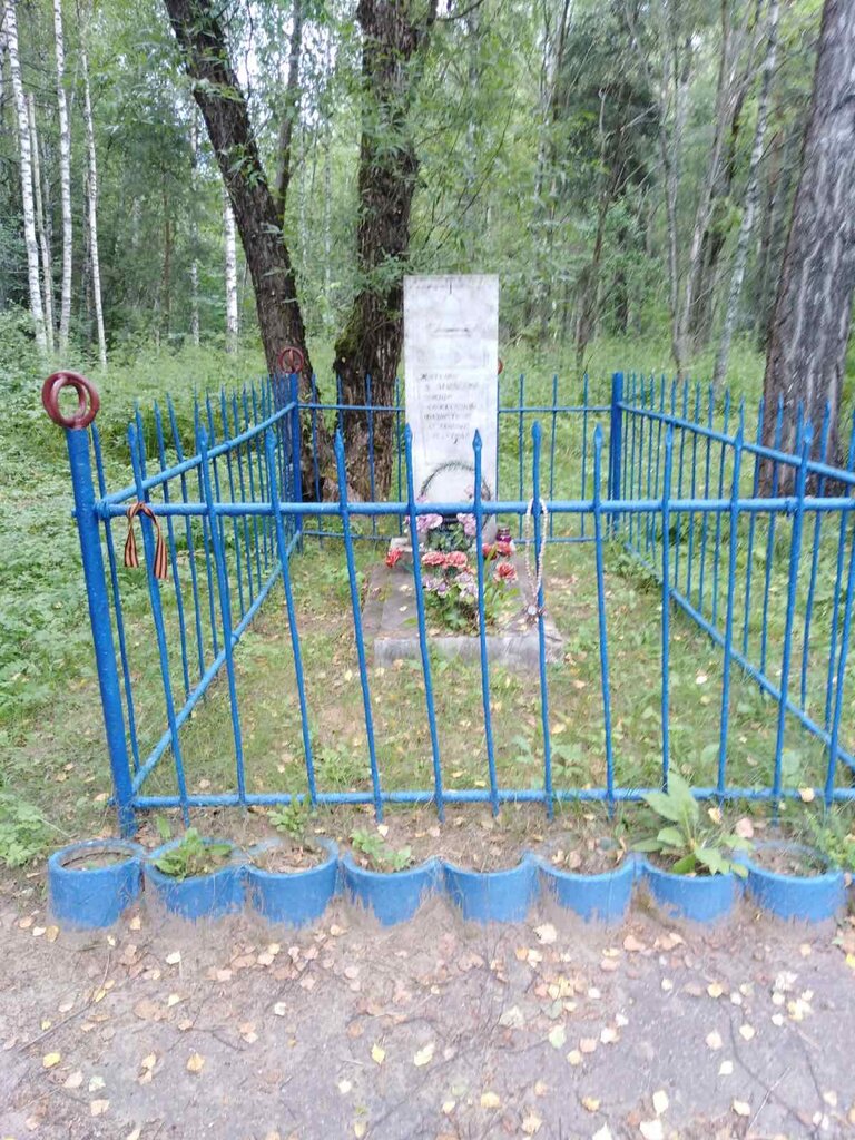 Anıt, heykel Жителям сожженной деревни Марьевка, Brianskaya oblastı, foto