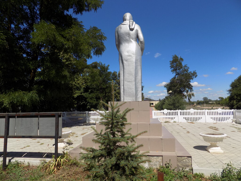 Anıt, heykel Монумент Скорбящая мать, Volgogradskaya oblastı, foto