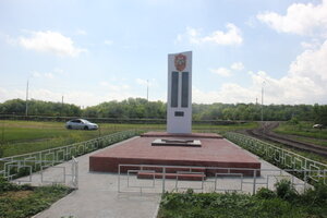 Воинам-землякам, погибшим в годы Великой Отечественной войны (Samara Region, gorodskoy okrug Novokuybyshevsk, selo Gorki, ulitsa Lenina), anıt, heykel  Samarskaya oblastından