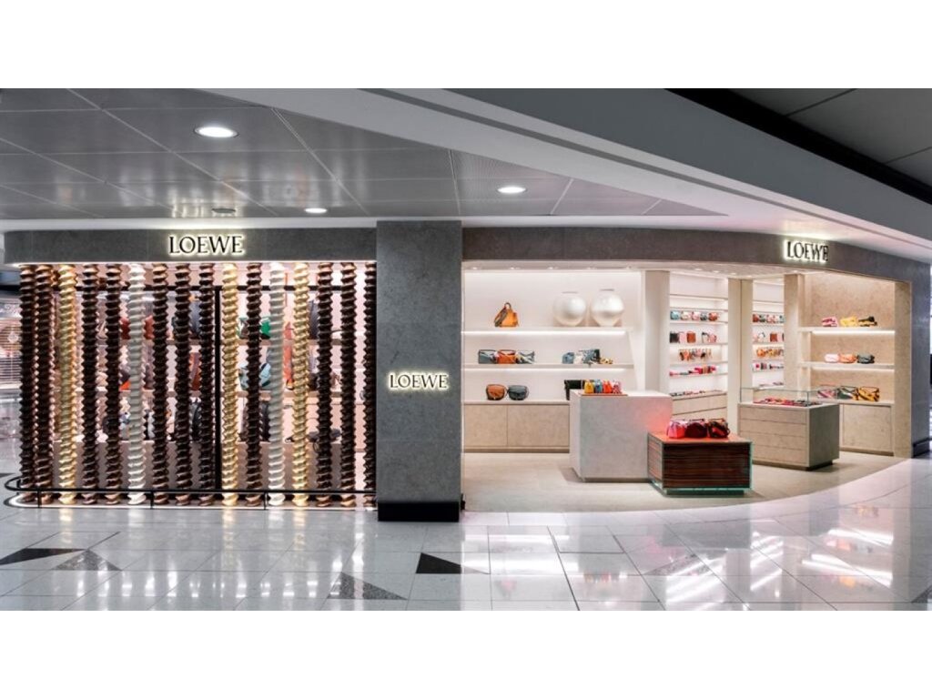 Kürk ve deri giyim mağazaları Loewe 香港國際機場, Hong Kong, foto