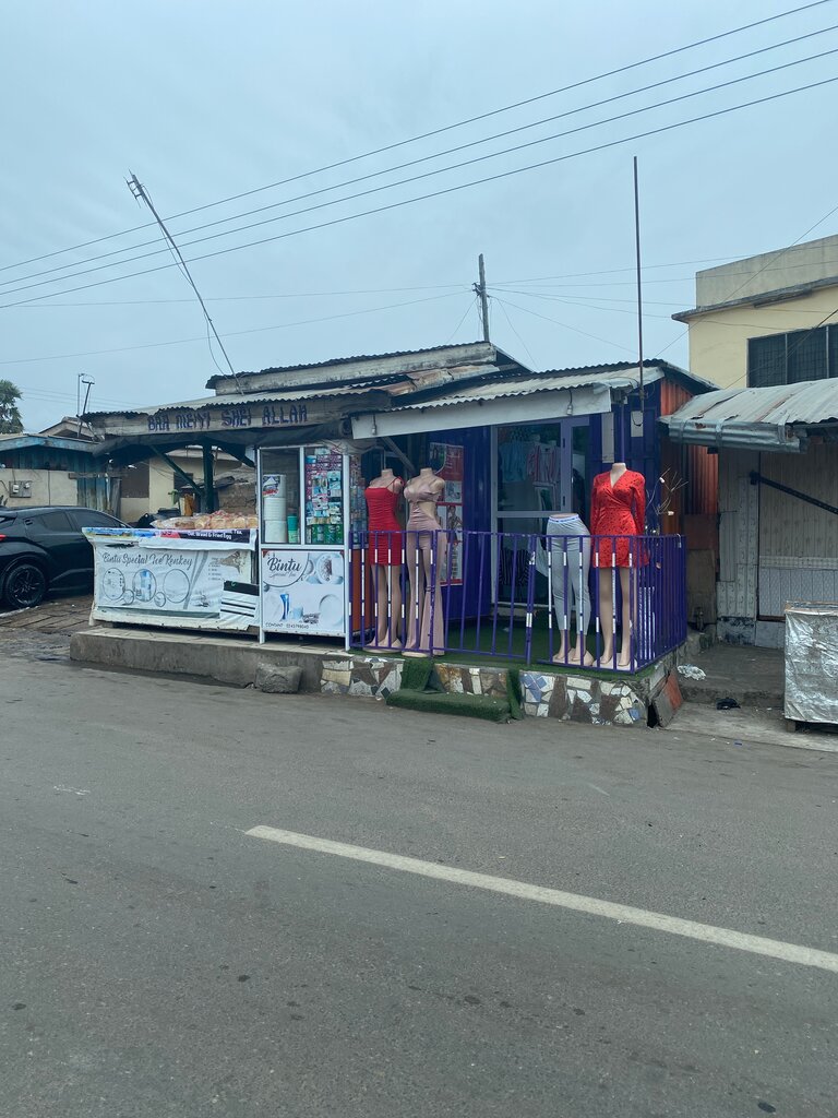 Giyim mağazası Mika’s Thrift, Akra, foto