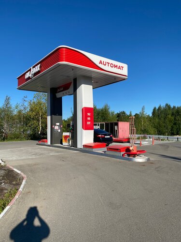 Benzin istasyonu BashFuel, Niagan, foto