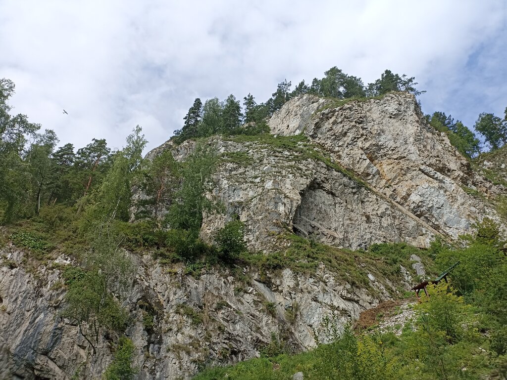 Kafe Tavdinslie Peshchery, Altayski krayı, foto