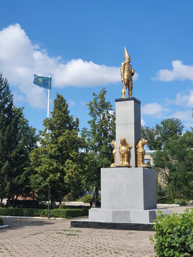 Park, sokak heykeli Golden Man, Kuzey Kazakistan eyaleti, foto