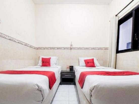 Otel RedDoorz Plus near Lippo Mall Kuta, Kuta, foto