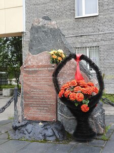 Жителям села Тулома, погибшим на фронте в годы Великой Отечественной войны, 1941-1945 гг. (Sovetskiy Avenue No:50, Kola), anıt, heykel  Coca'dan