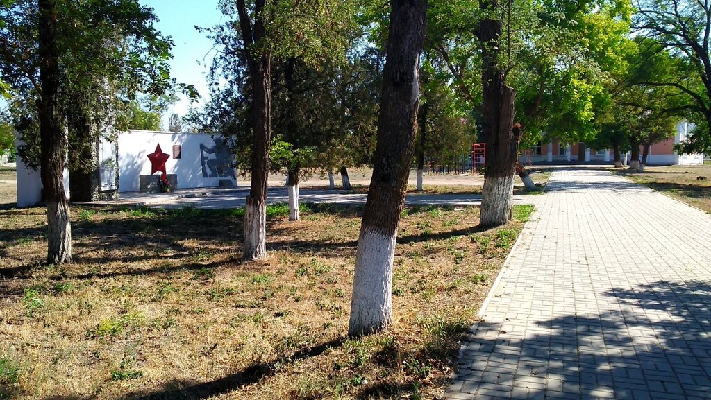 Anıt, heykel Мемориал воинам-односельчанам, погибшим в годы Великой Отечественной войны, Kırım Cumhuriyeti, foto