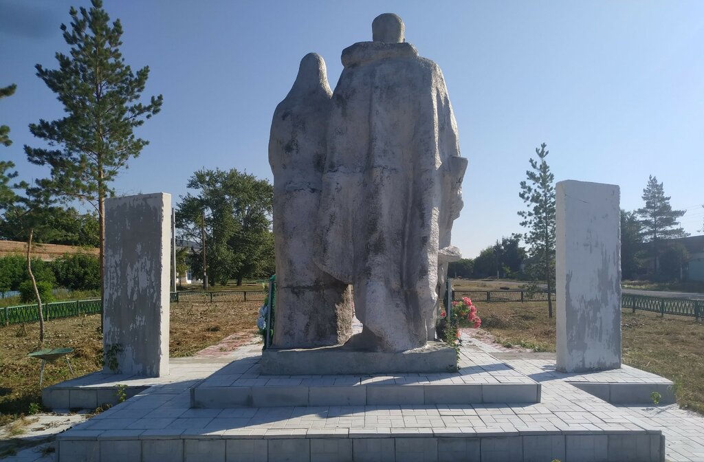 Anıt, heykel Воинам-землякам, погибшим в годы Великой Отечественной войны, Novosibirskaya oblastı, foto
