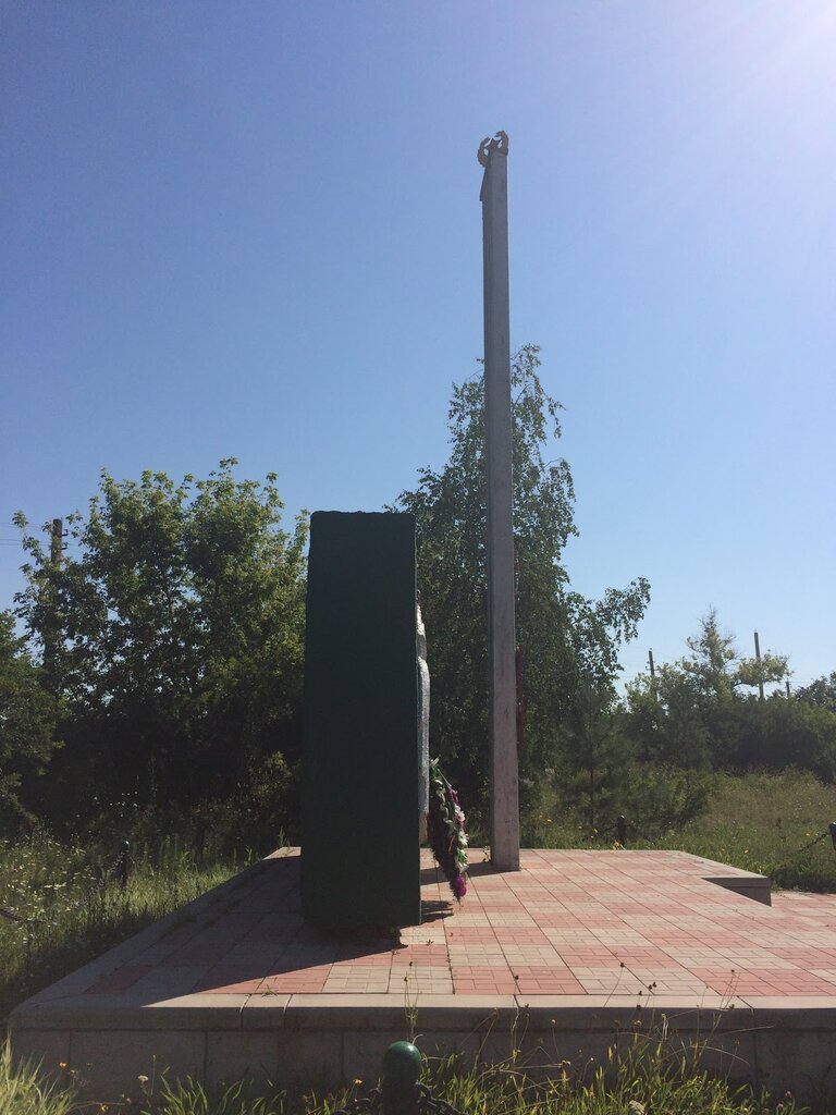 Anıt, heykel Стела воинам, погибшим в Великой Отечественной войне, Saratovskaya oblastı, foto