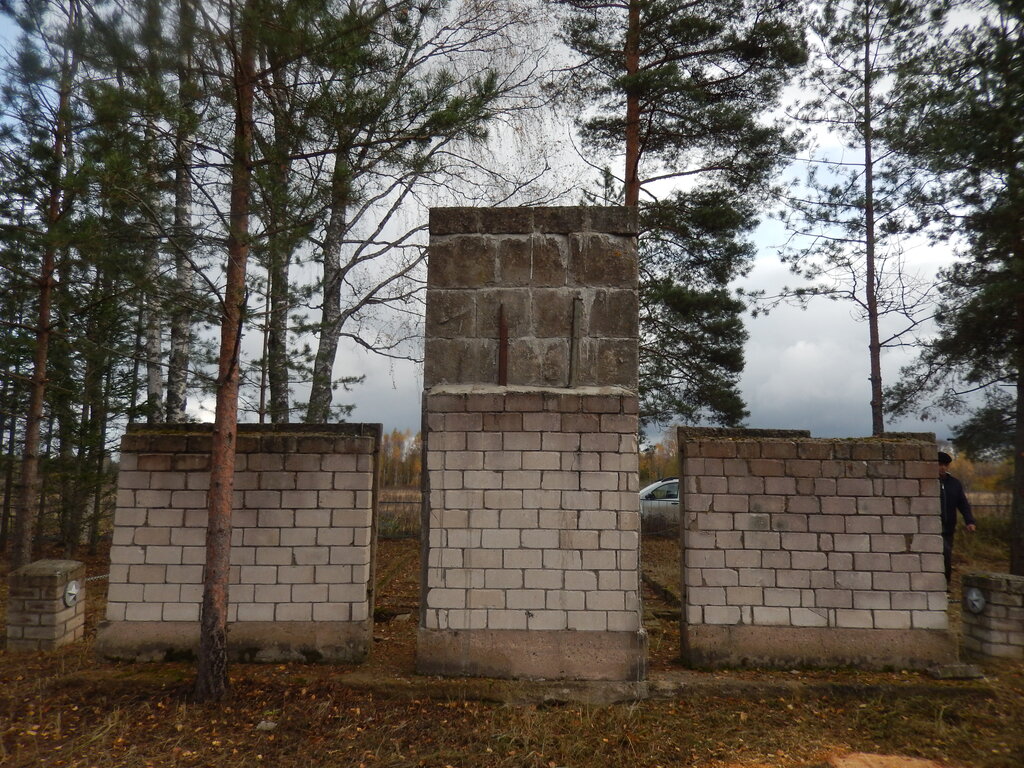 Anıt, heykel Воинское захоронение, Pskovskaya oblastı, foto