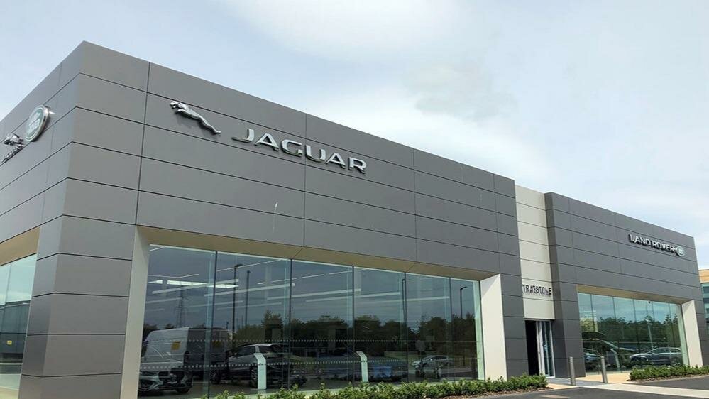 Otomobil satış galerileri Stratstone Land Rover Newcastle, İngiltere, foto