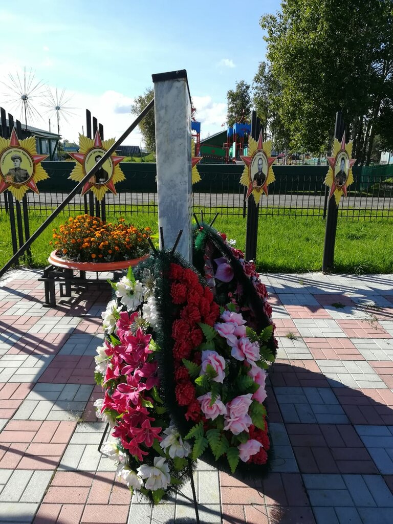 Anıt, heykel Слава павшим в бою 1941-1945 гг., Hantı‑Mansi Özerk Okrugu, foto