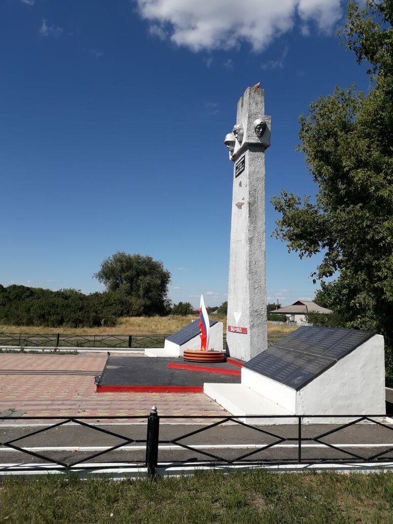 Anıt, heykel Участникам Великой Отечественной войны, Saratovskaya oblastı, foto