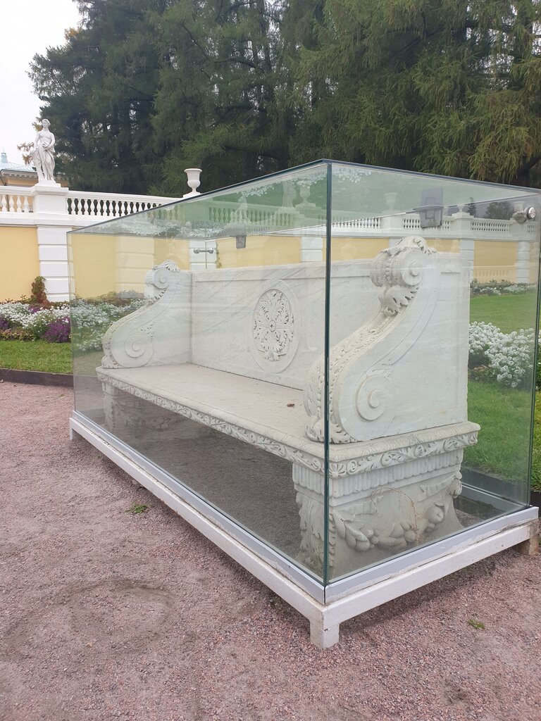 Dekorasyon ve süsleme, onur panosu Мраморная скамья, Moskova ve Moskovskaya oblastı, foto