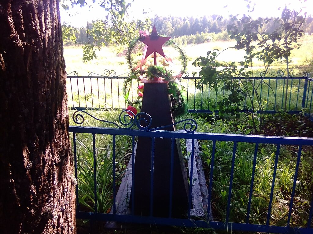 Anıt, heykel Братская могила, Smolenskaya oblastı, foto