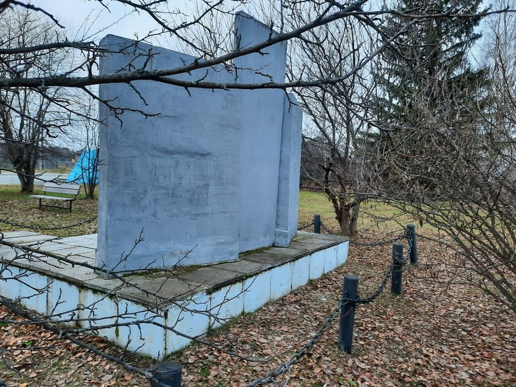 Anıt, heykel Обелиск воинам-землякам, павшим в Великой Отечественной войне, Sverdlovskaya oblastı, foto