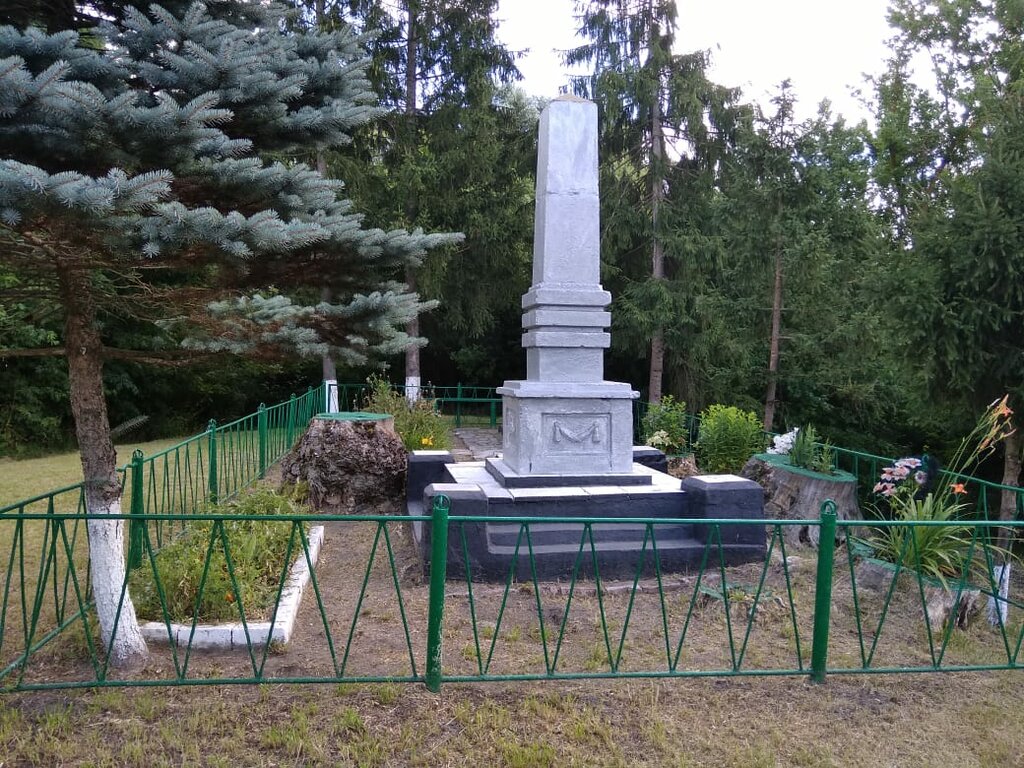 Anıt, heykel Братская могила советских воинов, Orlovskaya oblastı, foto