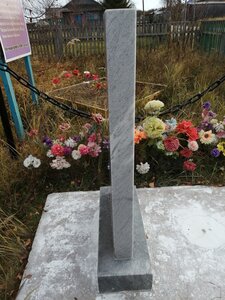 Обелиск Славы (Komi Republic, munitsipalny rayon Ust-Kulomskiy, munitsipalnoye obrazovaniye Timsher, posyolok Lopyuvad), anıt, heykel  Komi'den