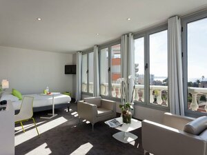 Ibis Styles Juan Les Pins Hotel (Provence-Alpes-Côte d'Azur, Alpes-Maritimes, Arrondissement de Grasse, Antibes, Boulevard Raymond Poincaré), otel  Antibes'den