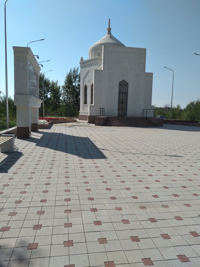 Turistik yerler Mausoleum of Ibrai Altynsarin, Kostanay eyaleti, foto
