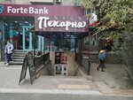 Real Bakery (No:1, Aksai-3 microdistrict), ekmek fırını  Almatı'dan