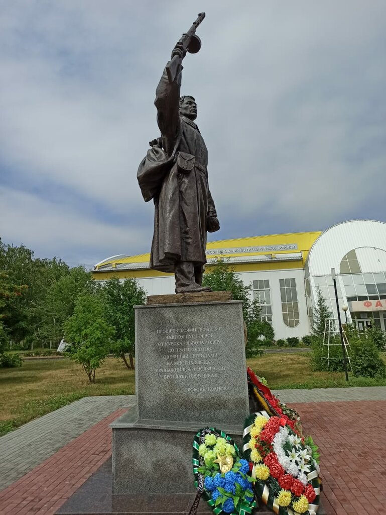 Anıt, heykel Солдат-победитель, Çeliabinskaya oblastı, foto