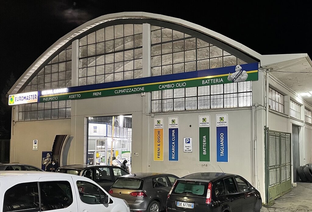 Jant ve lastikçiler Euromaster Metal Gomme, Potenza, foto