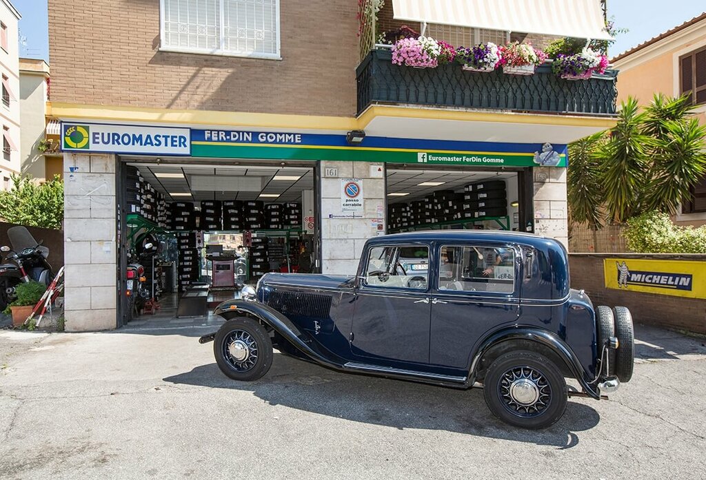 Jant ve lastikçiler Euromaster Ferdin Gomme, Roma, foto