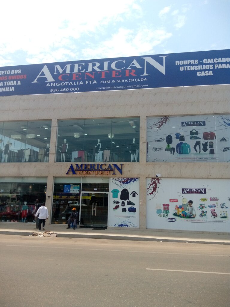 Giyim mağazası American Center Outlet, Loanda, foto