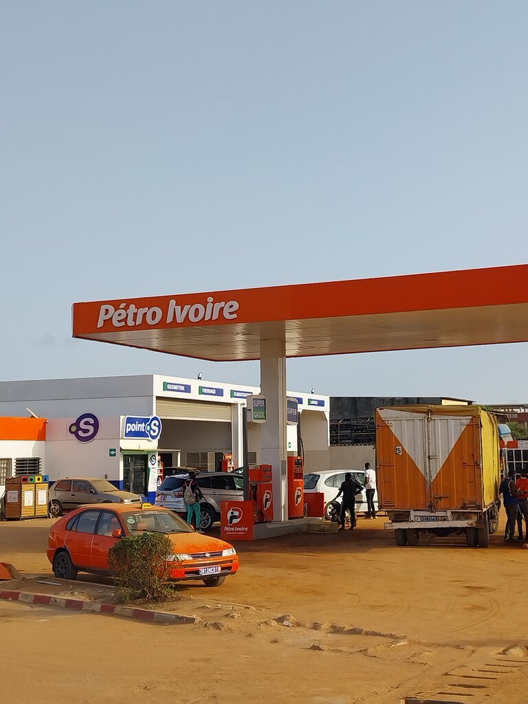 Benzin istasyonu Station Petro Ivoire, Abican, foto