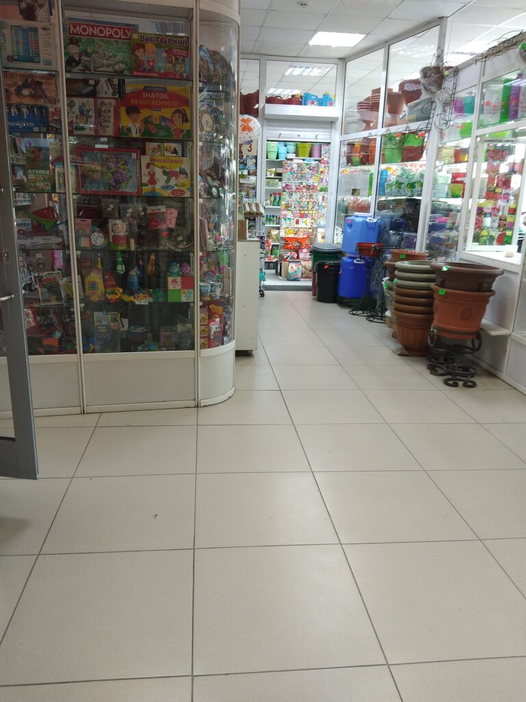 Alışveriş merkezleri TTs Merkury, Shelekhov, foto