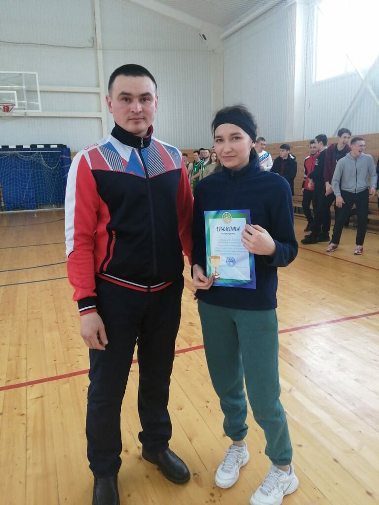 Ortaokul SOSh № 2 s. Verkhniye Kigi, Başkurdistan, foto