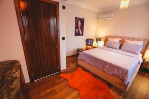The Red Witch Boutique Hotel (Sakarya, Sapanca, Rüstempaşa Mah., İpekyolu Cad., 105), otel  Sapanca'dan