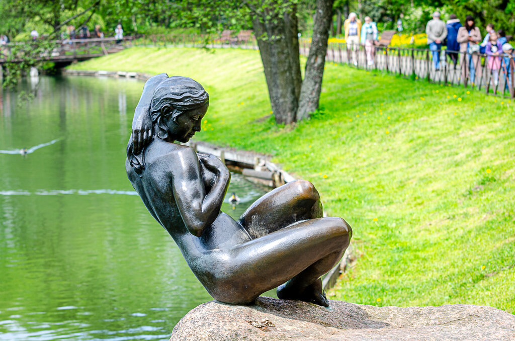 Park, sokak heykeli Купальщица, Minsk, foto