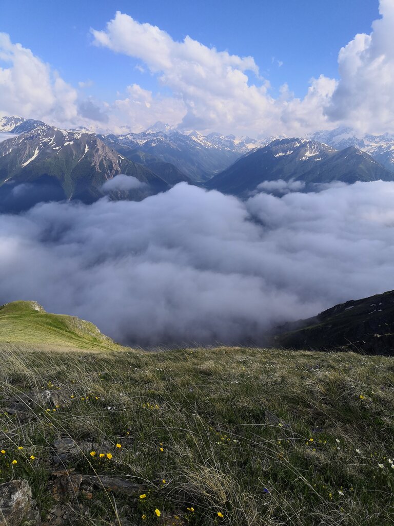 Dağ zirvesi Пик Пионеров, Karaçay‑Çerkez Cumhuriyeti, foto
