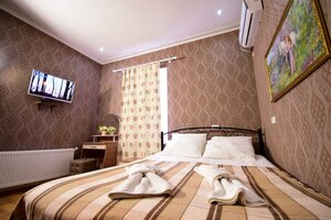 Semya (улица Мокроуса No:5, Феодосия), otel  Feodosya'dan (Kefe'den)