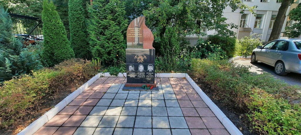 Anıt levhası, anıt taş А. Кубышин и А. Мусекаев, İvanovo, foto