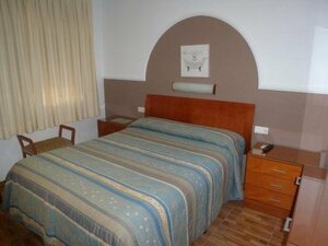 Hostal la Campana (Autonomous Community of Andalusia, Province of Almeria, Almeria, Calle Princesa, 22), otel  Motril'den