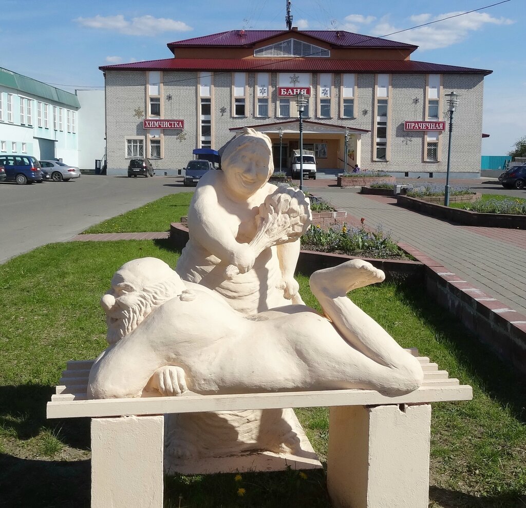 Park, sokak heykeli Ded i baba, Berioza, foto
