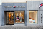Tommy Hilfiger (Maastrichter Brugstraat No:19), giyim mağazası  Maastricht'ten