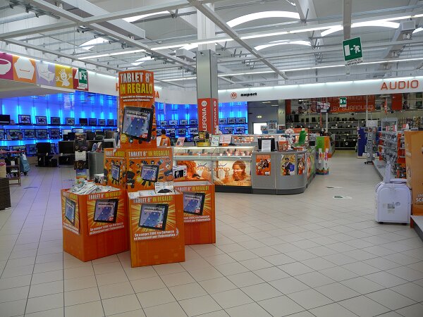 Aydınlatma teknolojileri Expert Nuoro, Sardunya, foto