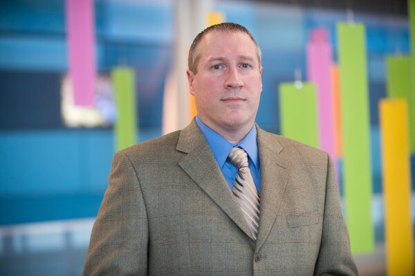 Tıp merkezleri ve klinikler Bradley Van Sickle, Md, PhD, Ohio Eyaleti, foto