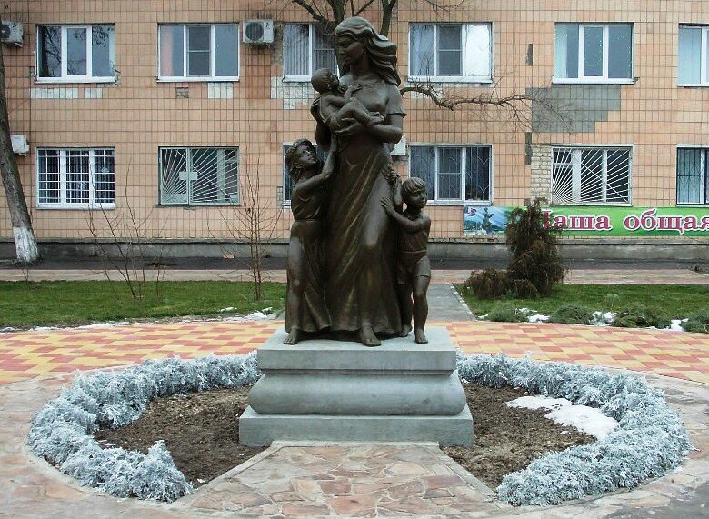 Park, sokak heykeli Многодетная мать, Volgogradskaya oblastı, foto